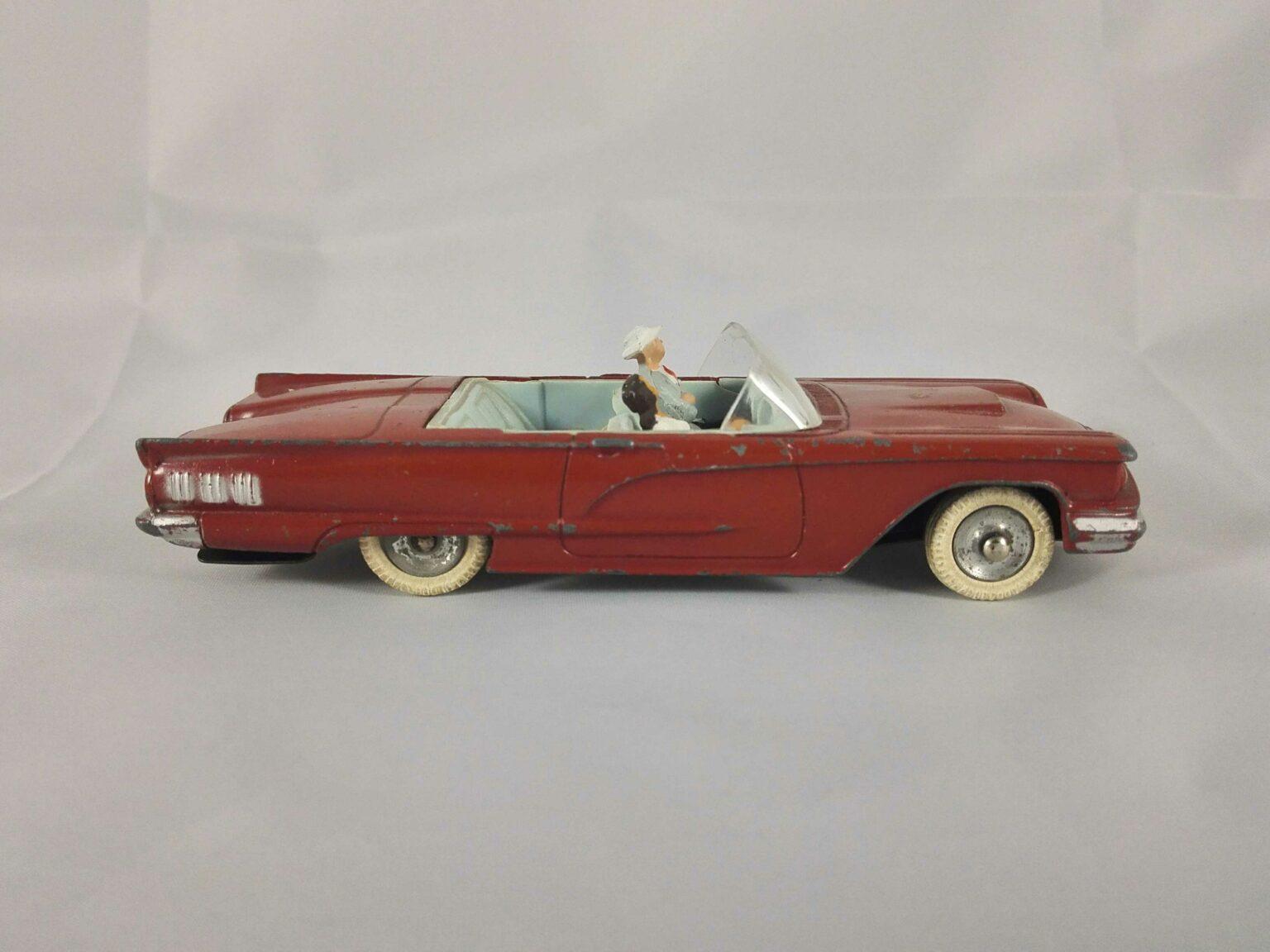 Dinky Toys Ford Thunderbird - 555 | Dinky Toys France