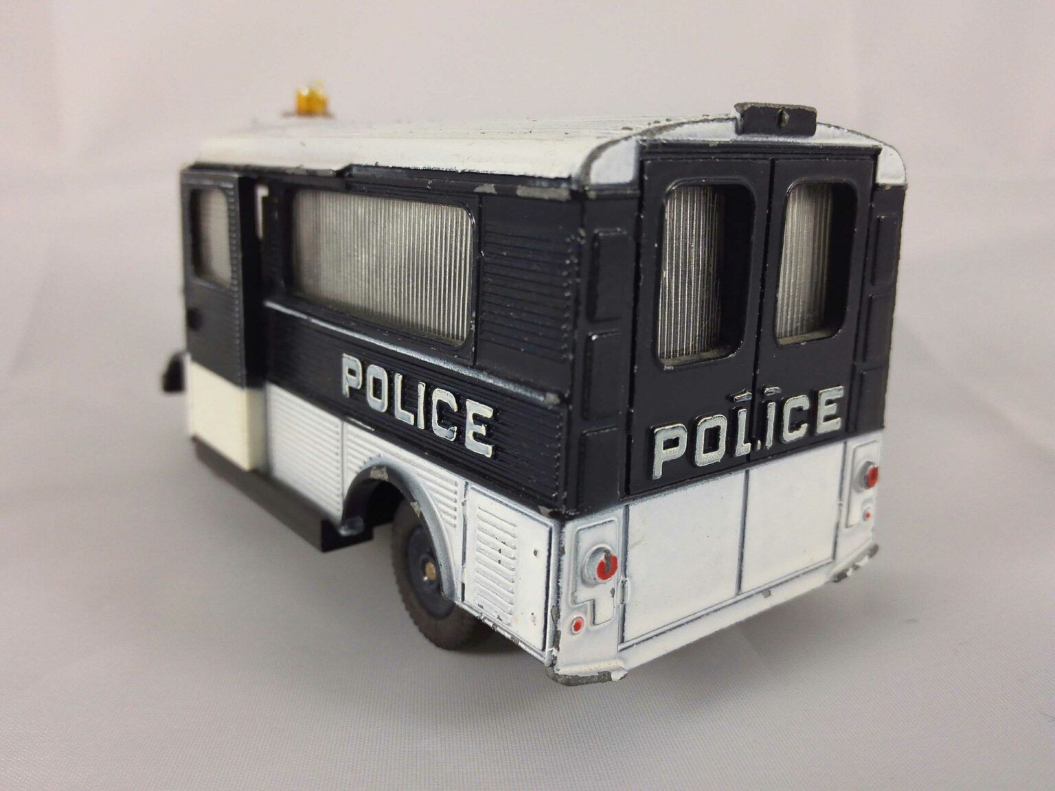 Dinky Toys Citroën Type H Currus Car de Police - 566 | Dinky Toys France